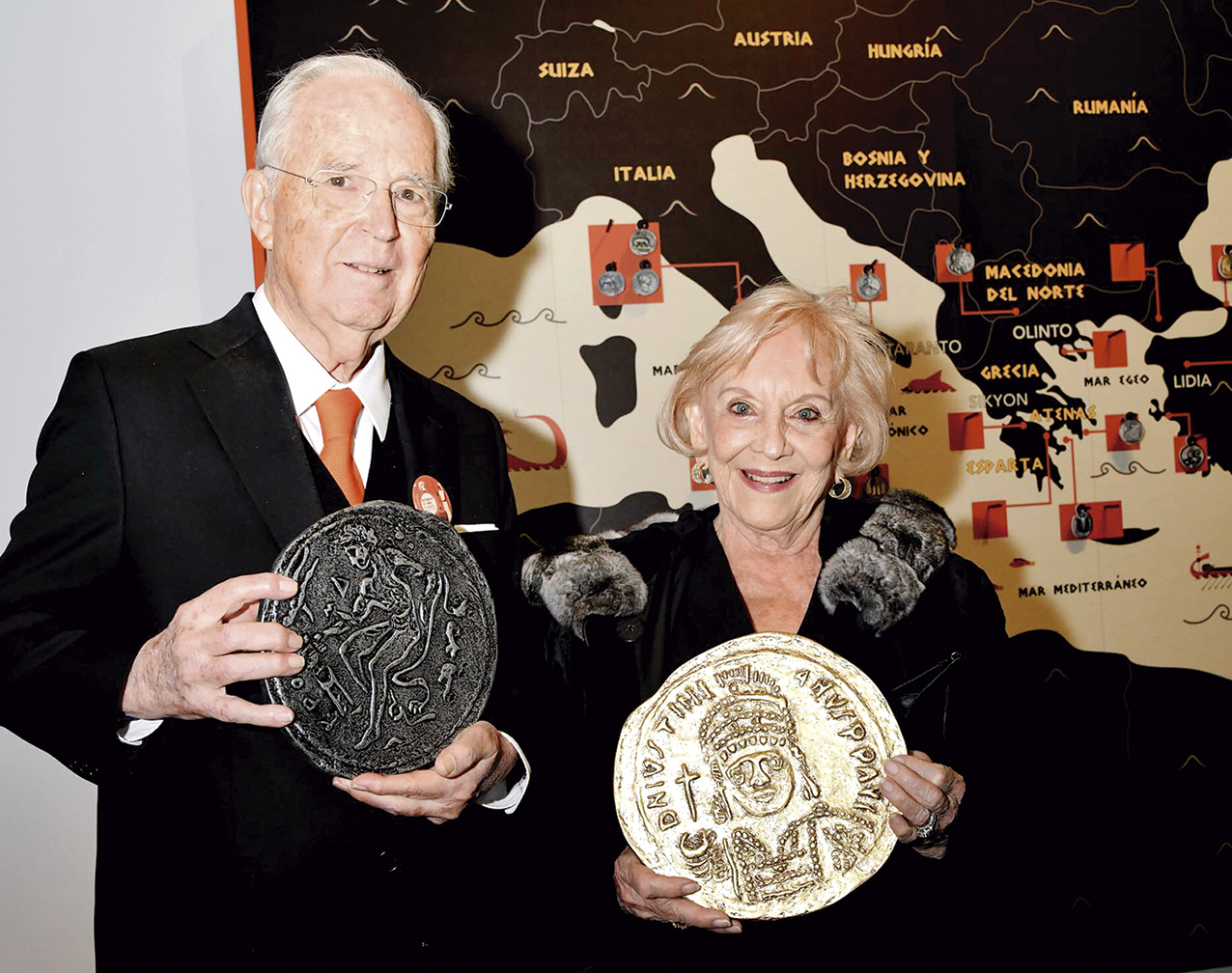 Don Hugo Salinas Price y su esposa Doña Esther Pliego inauguran la ...