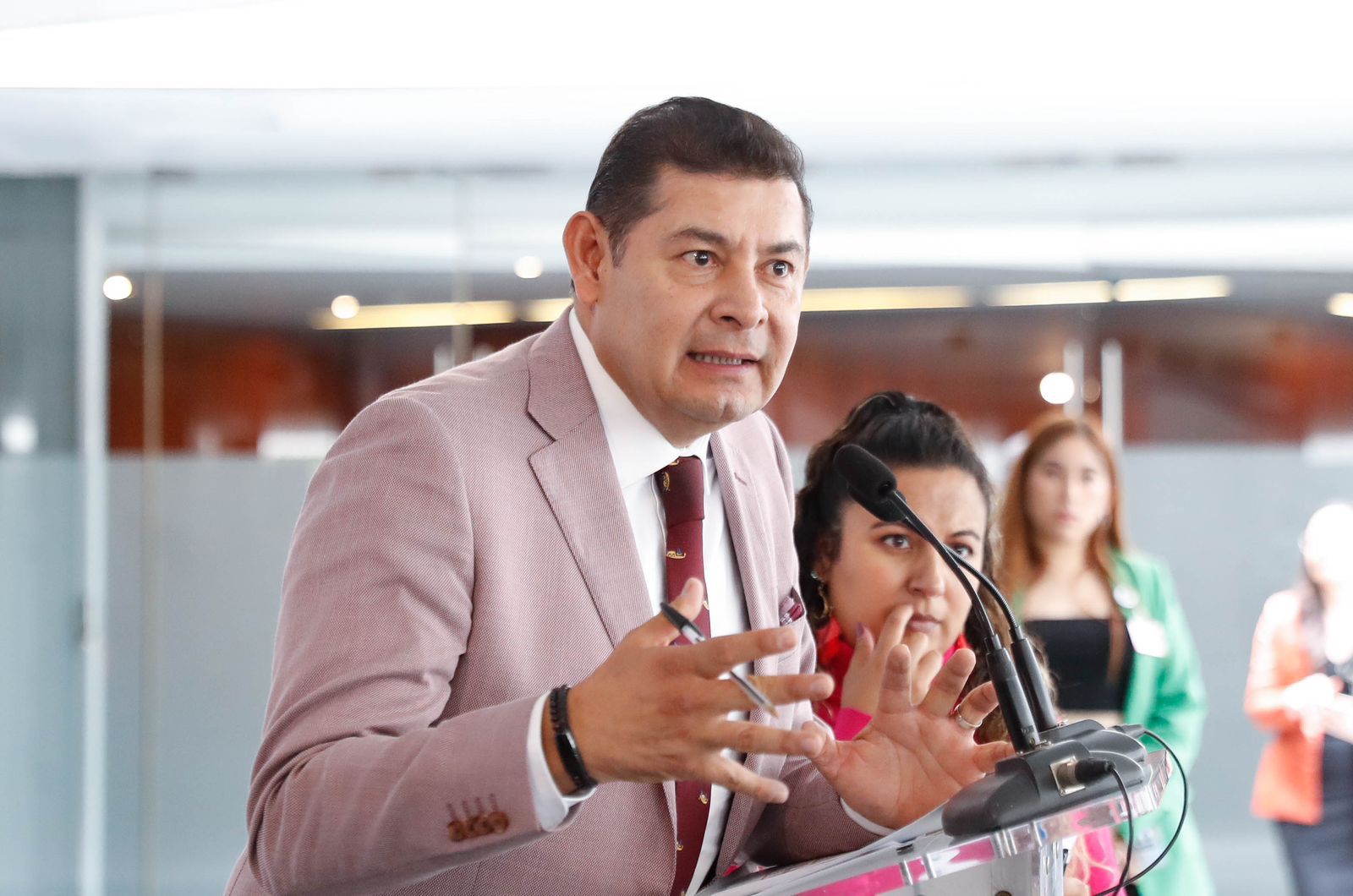 Alejandro Armenta llama a Morena a evitar salida de Marcelo Ebrard ...